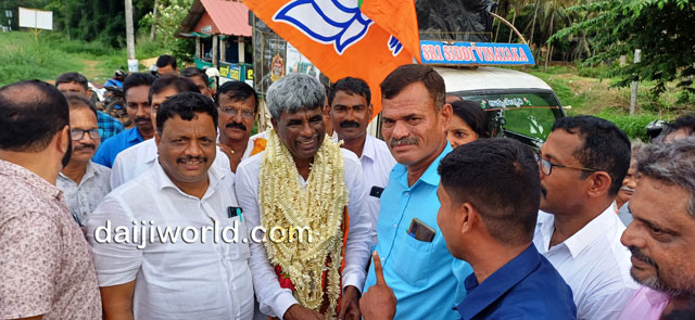 Kundapur: Newly-elected MP Kota Srinivas Poojary accorded grand welcome ...